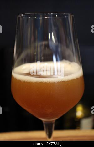 A glass of craft ginger ale Stock Photo - Alamy