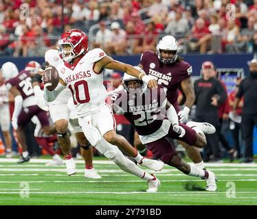 Arkansas quarterback Taylen Green (10) drops back to pass against Notre ...