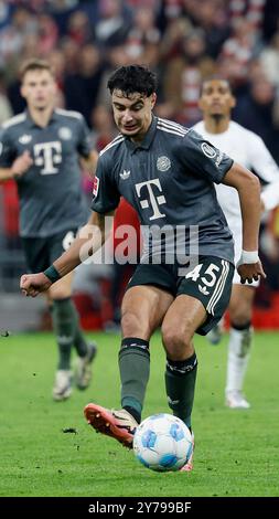 Aleksandar Pavlovic, FCB 45 at the FC BAYERN MÜNCHEN Training Camp 1 ...