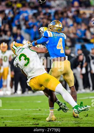 Oregon defensive back Bryan Addison (13) cheers after an NCAA college ...