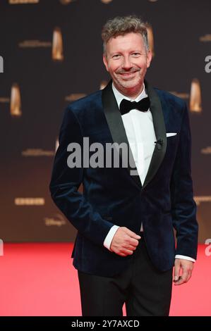 Moderator Thorsten Schorn kommt zur Gala und Verleihung des Deutschen ...