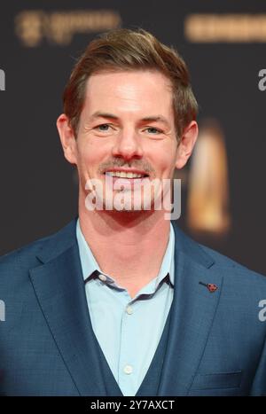 Moderator Alexander Schlüter kommt zur Gala und Verleihung des ...