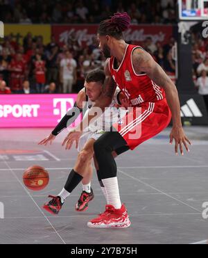 Brae Ivey (Veolia Towers Hamburg, #01) im Dribbling gegen Joan Beringer (Cedevita Olimpija ...