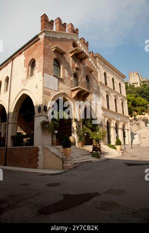 Soave a Roman center on the via Postumia In the Middle Ages it became a ...