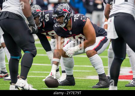Houston Texans center Juice Scruggs walks on the sideline during an NFL ...