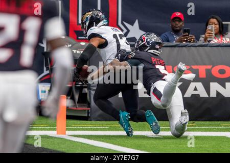 Houston Texans wide receiver Christian Kirk runs after catching a pass ...