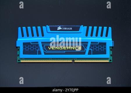 A DIMM of DDR3 SDRAM with a heatsink, worldwide Stock Photo - Alamy