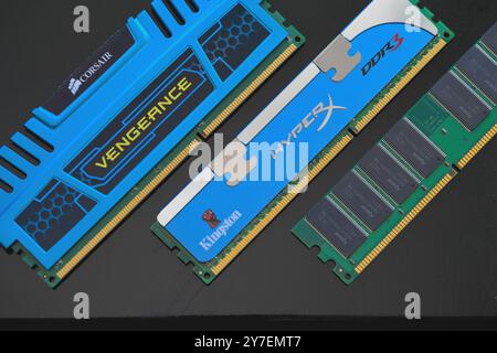 3 DIIMM generations of SDRAM chips, worldwide Stock Photo - Alamy