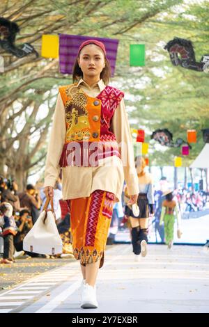 The Second Kediri Fashion Batik Festival "Kadhiri Tutur Wikara" in ...