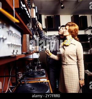 Buying hi-fi equipment in the 1970s Stock Photo - Alamy