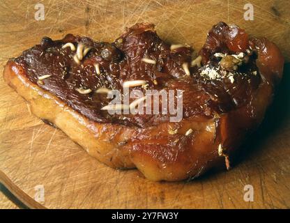Maggots on meat Stock Photo - Alamy