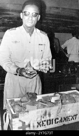 CONGOLESE ARMY CHIEF GENERAL JOSEPH MOBUTU SHOWS CAPTURED CHINESE ARMS ...