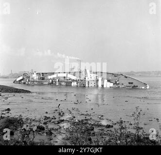 SHIP MAGDEBURG CRASHES AFTER HIT BY YAMASHIRO MARU IN KENT ; 27 OCTOBER ...