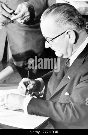 President Johnson Signs Civil Rights Act of 1964 Stock Photo - Alamy