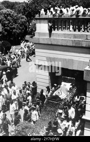 FUNERAL OF INDIAN PREMIER NEHRU PROCESSION IN NEW DELHI ; 1 JUNE 1964 ...