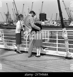 BILL TRAVERS ANDVIRGINIA MCKENNA WITH CHILDREN WILLIAM, LOUIS AND ...