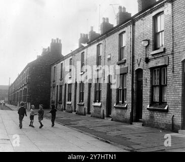 POP MUSIC GROUP THE BEATLES HOMES AND FAMILIES IN LIVERPOOL - RINGO ...