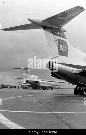 AVIATION BEA TRIDENT AND LUFTHANSA BOEING 727 AT LONDON AIRPORT ; 17 ...