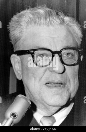 LAW & ORDER JACK RUBY IN THOUGHTFUL HUMOUR QUESTIONED BY REPORTERS IN ...