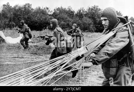 ARMY SOVIET MISSILES DURING EXERCISES ; 6 FEBRUARY 1964 Stock Photo - Alamy