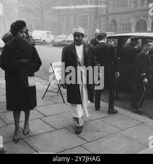 THE SULTAN OF ZANZIBAR SYYID JAMSHID BIN ABDULLAH ARRIVES IN BAYSWATER ...