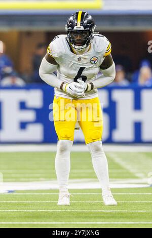 AFC linebacker Patrick Queen, of the Pittsburgh Steelers, left, makes a ...