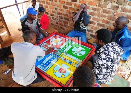 Men playing Ludo in Kampala Uganda Stock Photo - Alamy