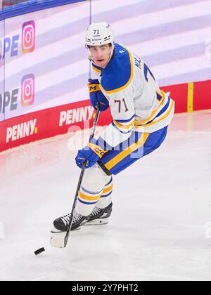 Ryan McLeod, Buffalo Sabres 71 in the friendly match of the Global ...