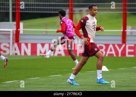 Tarek Buchmann (FC Bayern Muenchen, #28), GER, FC Bayern Muenchen vs ...