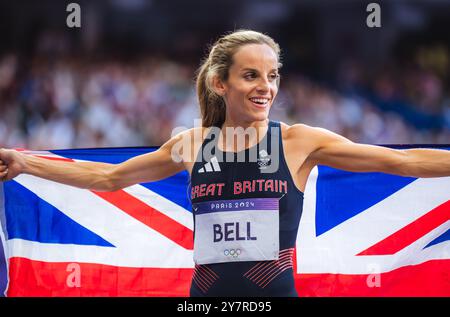 Georgia Bell celebrating her victory with her country's flag in the ...