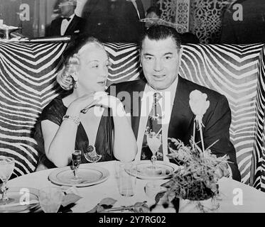 Former heavyweight champion Jack Dempsey poses with a photograph ...