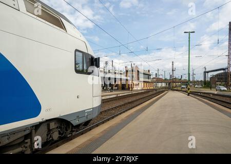 Modern double-decker train at Budapest Nyugati station Stock Photo - Alamy