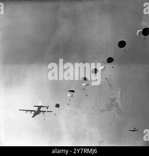 Soldiers of the US army are dropped from a helicopter on a landing ...