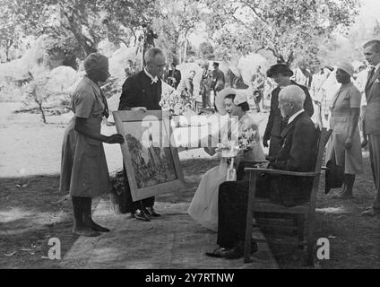 QUEEN MOTHER RECEIVES GIFTS AT MORGENSTER MISSION (Original caption ...