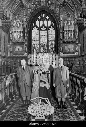 King Lies In State In Sandringham - Casket containing body of King ...