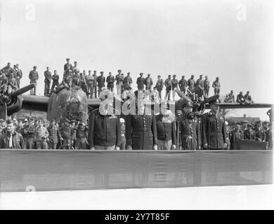 SPAATZ, DOOLITTLE & HODGES MAY 10TH 1944Photo shows: - Left to right ...