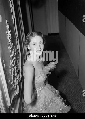 French Fashion Models 1950s Stock Photo - Alamy