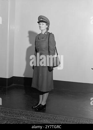 ARMY NURSES NEW UNIFORMS SHOWN IN LONDON New uniforms for the Women's ...