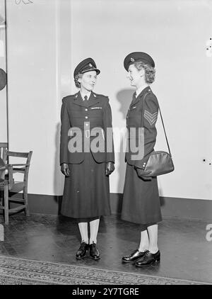 NEW UNIFORM FOR WRACS 4 November 1949 New uniforms for the Women's ...