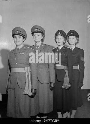 NEW UNIFORM FOR WRACS 4 November 1949 New uniforms for the Women's ...