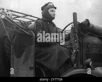 ATS GIRLS TRAINED AS ARMY LORRY DRIVERS IN CAMP IN NORTHERN COMMAND ATS ...