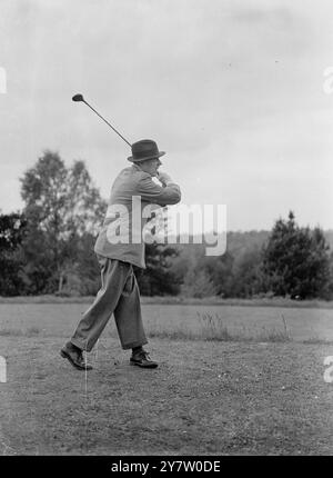 ADMIRALS MEET GENERALS AT GOLF The golf match between Admirals and ...