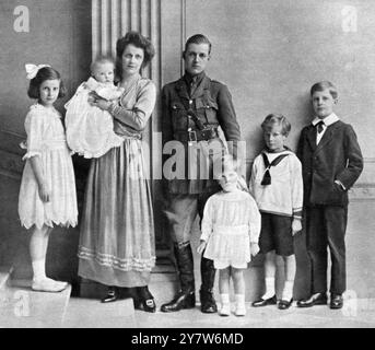 Viscount and Viscountess Astor and their children Stock Photo - Alamy