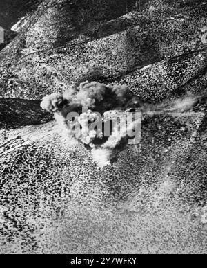 Air raids as seen by the raiders : Spanish bombs on Moors . The bombing ...