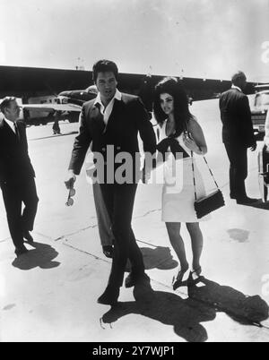June 1967: Elvis and his wife, Priscilla Presley Stock Photo - Alamy