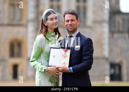 Cyclist Sir Mark Cavendish with his wife Peta after being made Knight ...