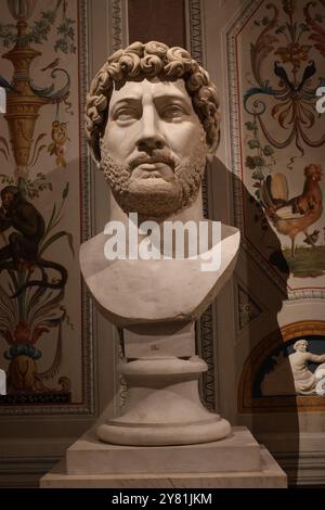Historic Roman Statues, Borghese Gallery, Villa Borghese, Rome, Italy ...