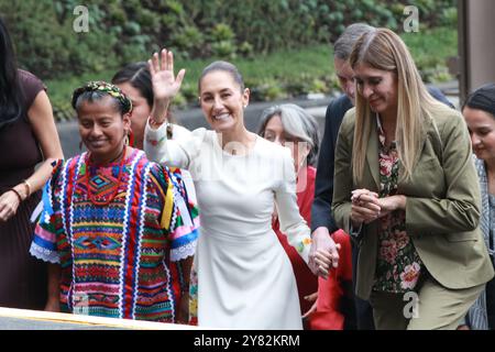 Mexico's President Claudia Sheinbaum Pardo (C) accompanied by (L-R ...