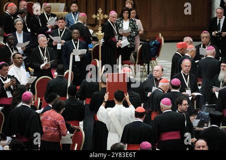 First general congregation of the Synod inside the Paul VI Hall, in ...