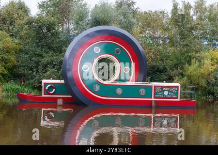 The Looping Boat on the Sheffield and Tinsley Canal Stock Photo - Alamy